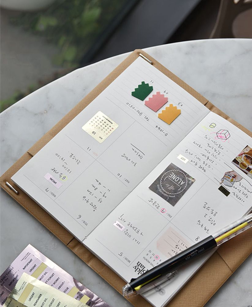 MochiThings: 2020 Gold Calendar Sticker