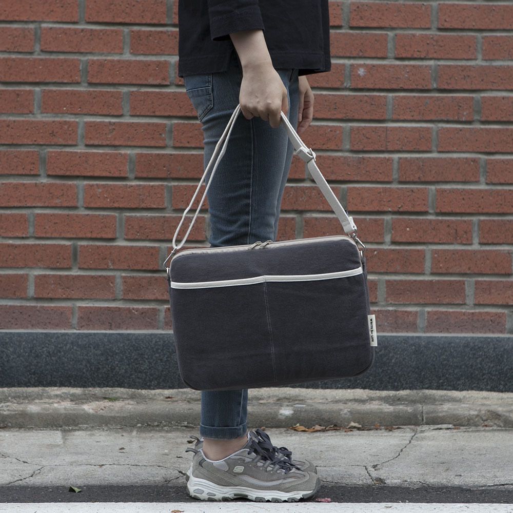 MochiThings: Round Canvas Laptop Shoulder Bag